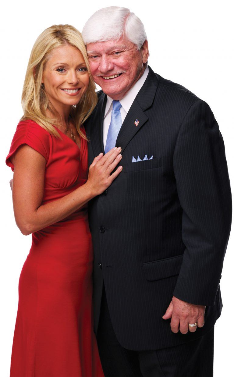 The Normal Life of Kelly Ripa - SJ Mag Media