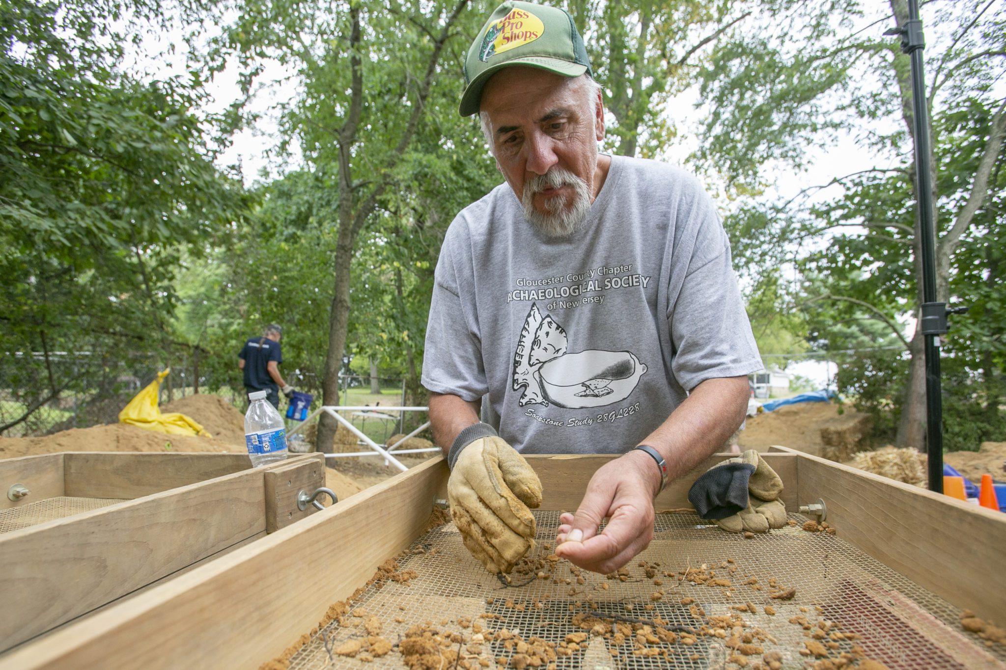 Take a Peek: 13 Revolutionary War Soldiers Discovered at Red Bank ...